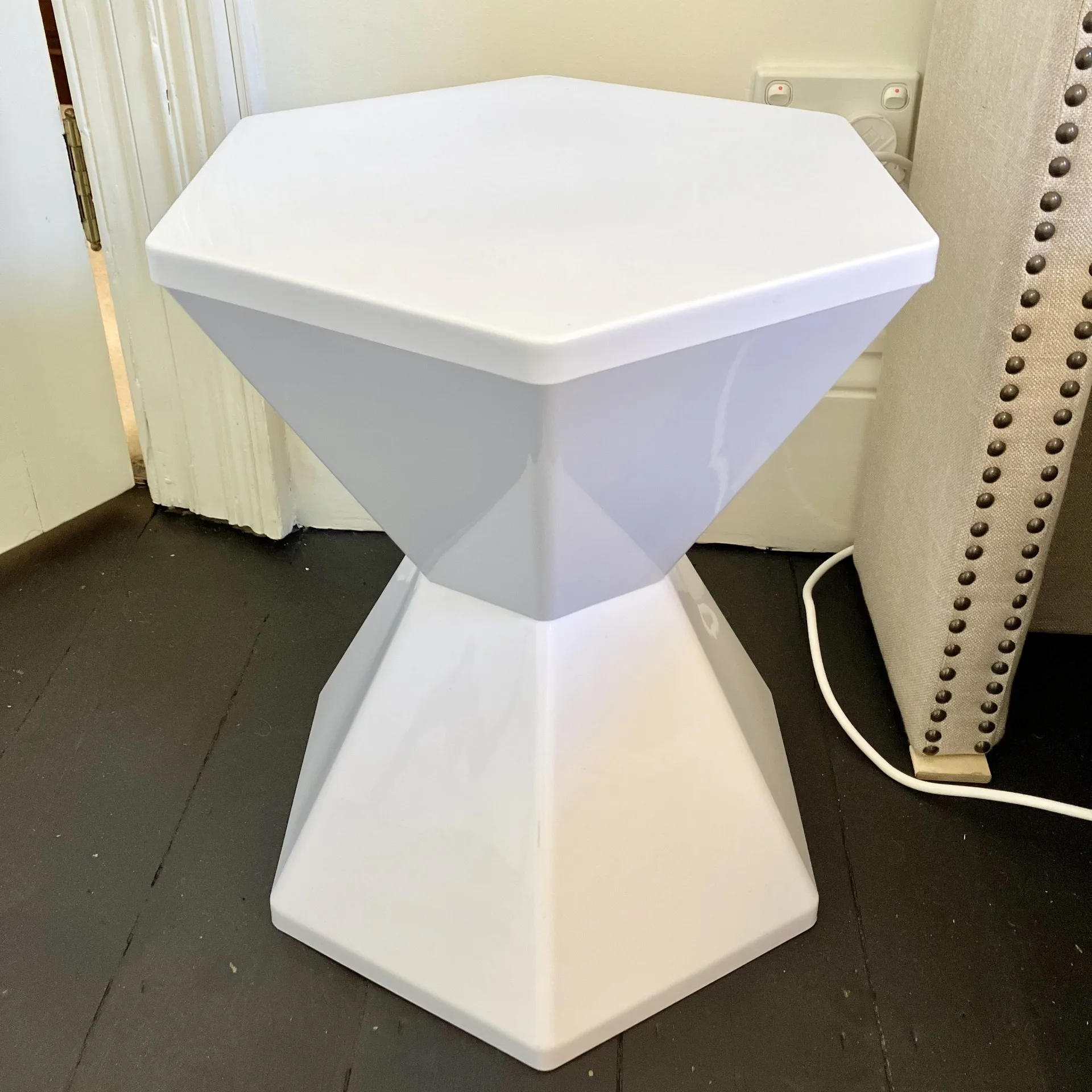 Desks & Tables | Thriftology Melbourne